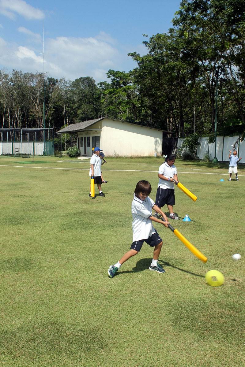 Kajonkiet Phuket kids stump up for cricket coaching