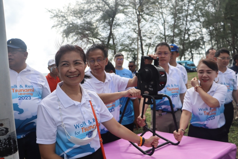 More than 900 turn out for ‘Tsunami Walk & Run’