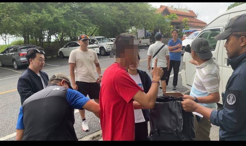 Phuket tour company charged after illegal Chinese guide arrest