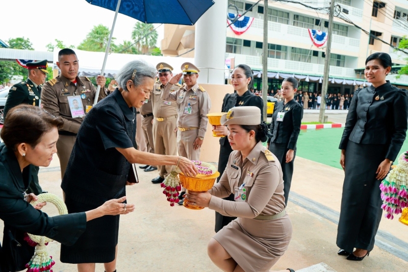 Princess Sirindhorn opens new school building in Phuket